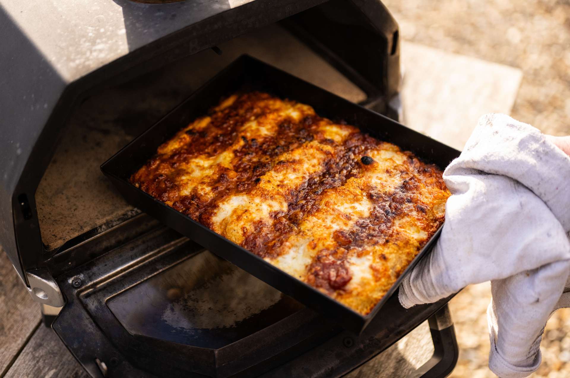 UK Detroit-style Pizza: Cheesy Beans on Toast Recipe — Ooni Canada